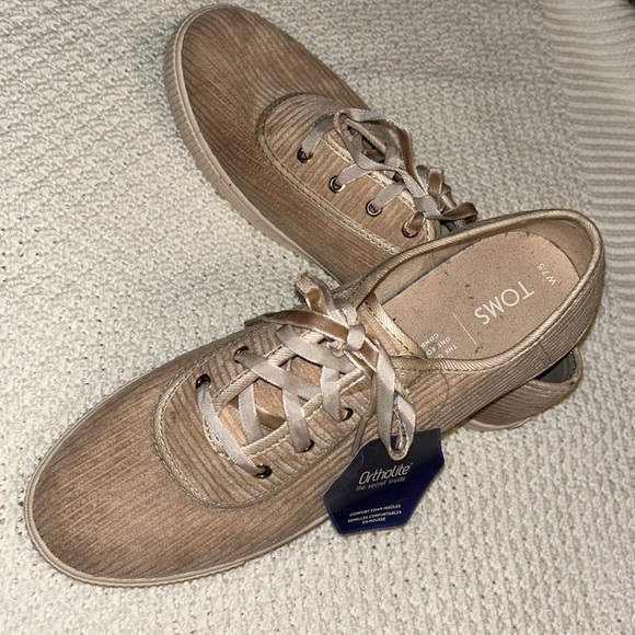 Toms | Shoes | Toms Ortholite Cream Color Sneakers | Poshmark